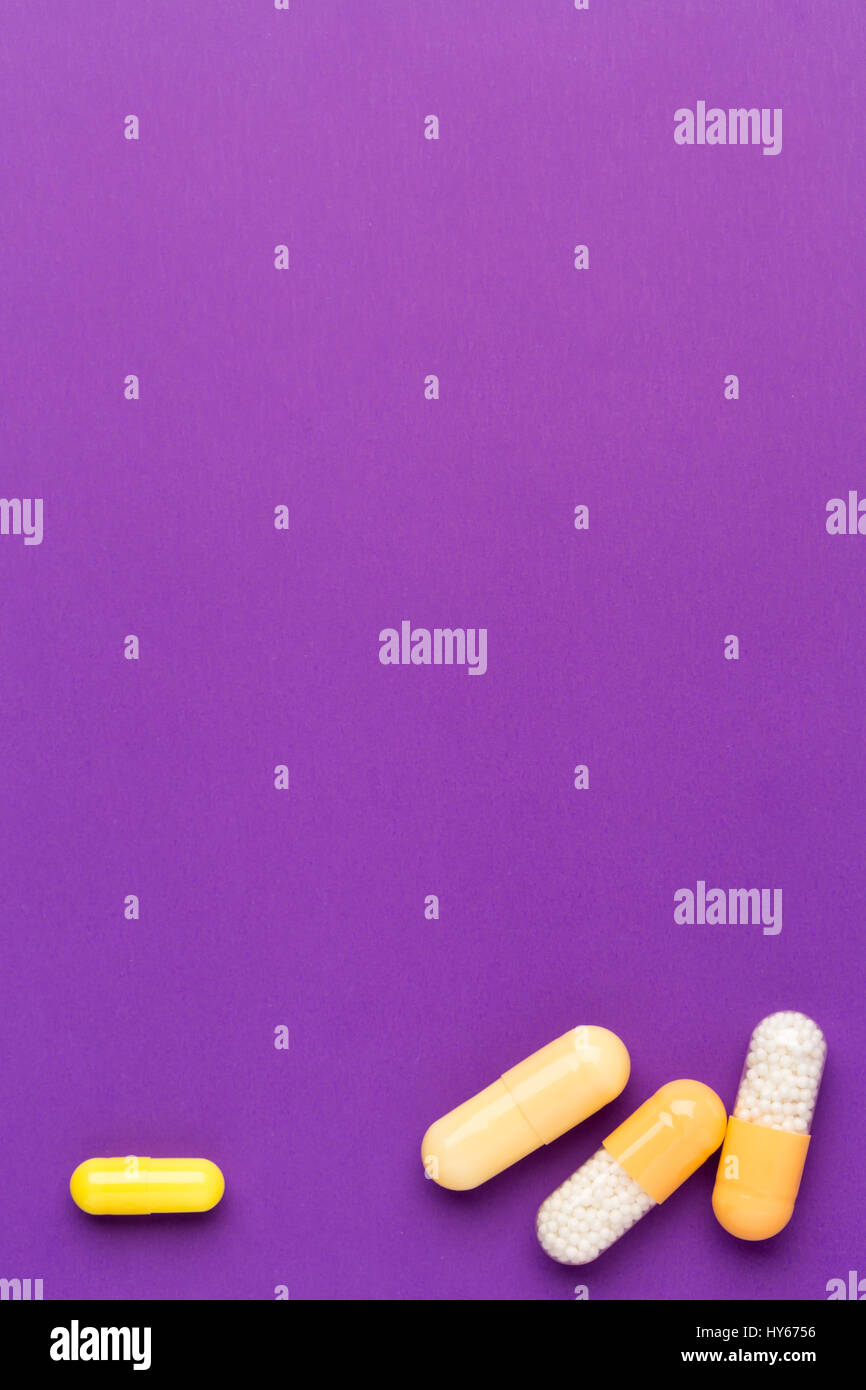 Yellow medicine pills Stock Photo - Alamy