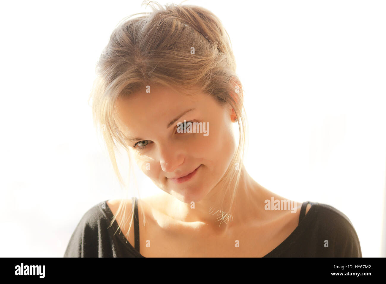 Girl kissing smiling beautiful soft hi-res stock photography and images ...