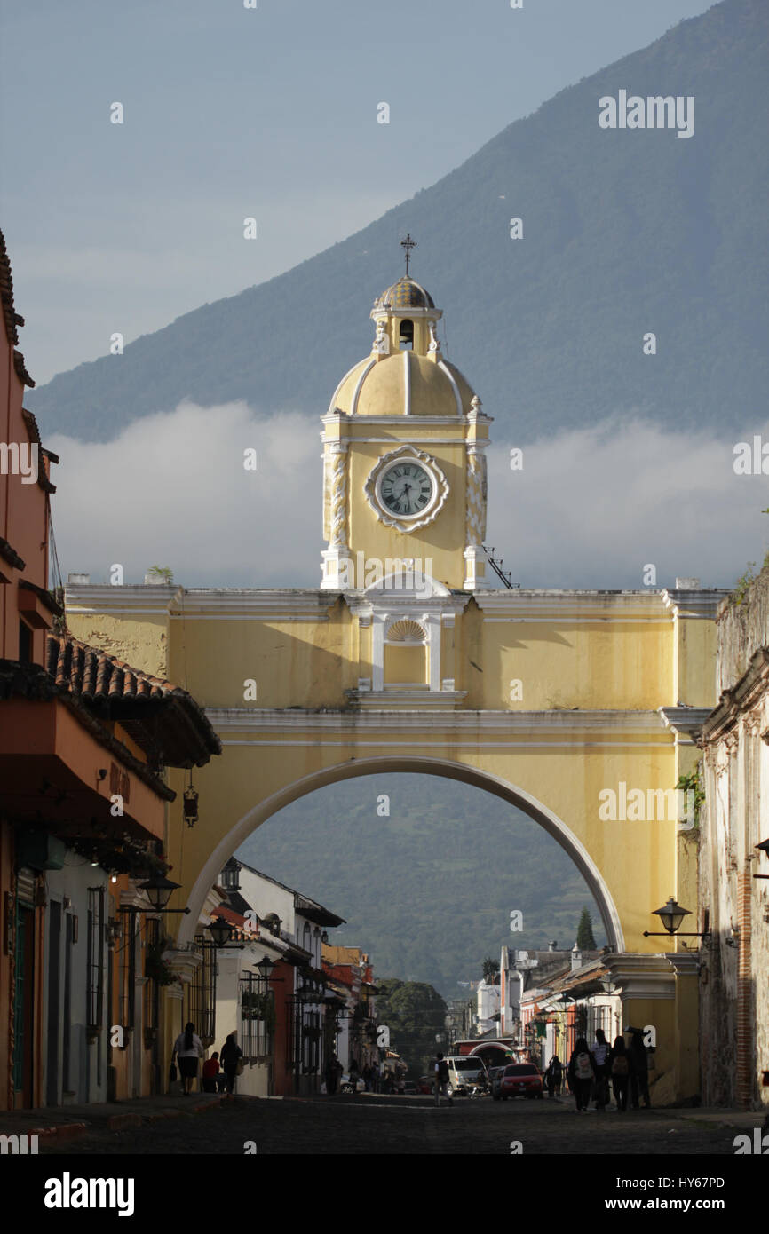 The famous gate on 5th Avenida with part of the vulcano in the ...
