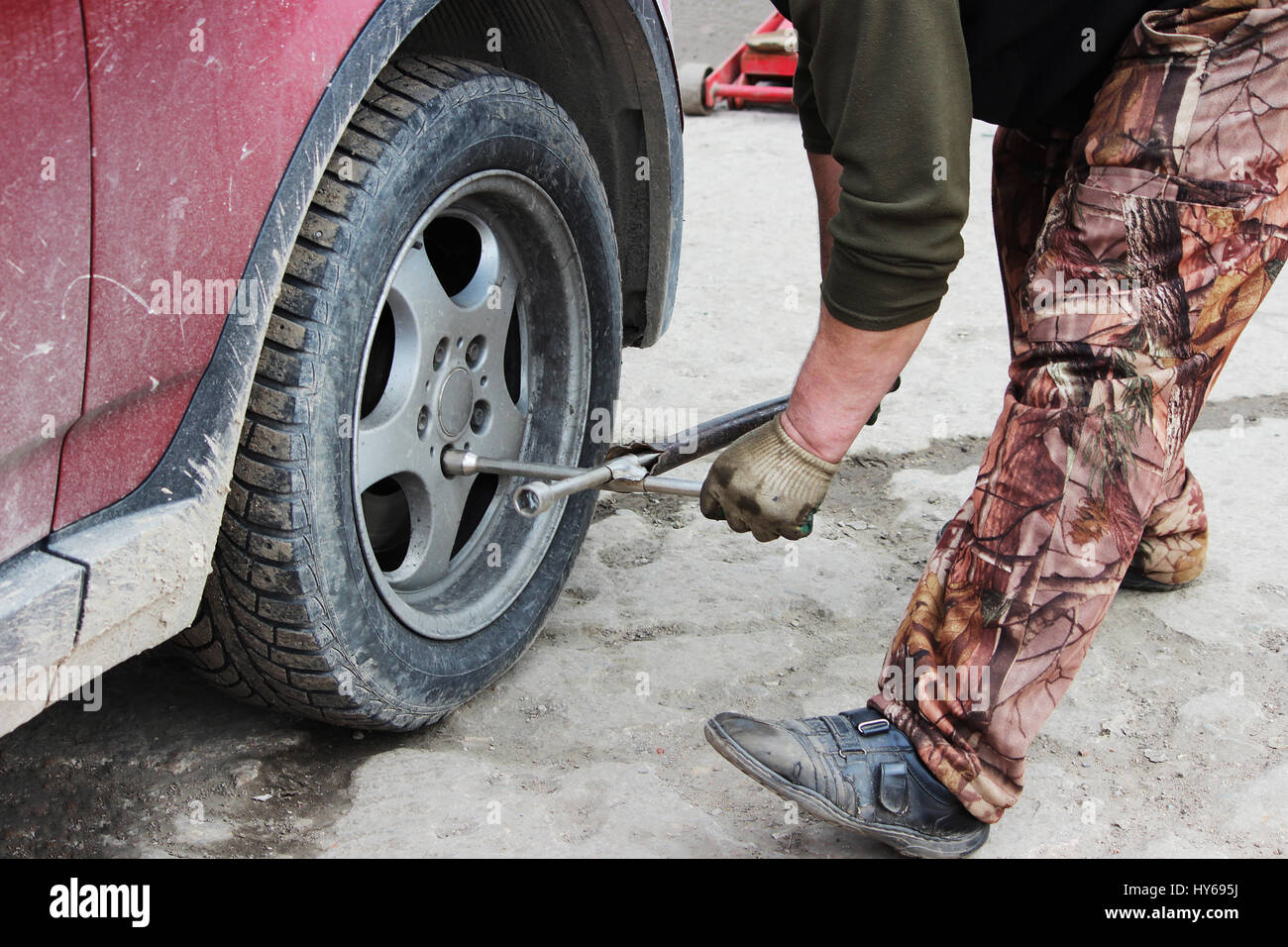 installation of passenger car wheel and replacement on spring tire in ...