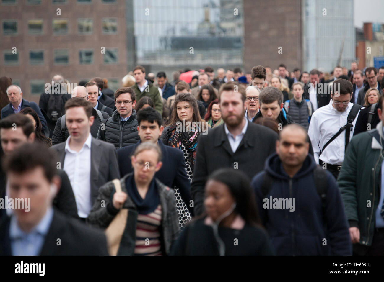 London crowds hi-res stock photography and images - Alamy