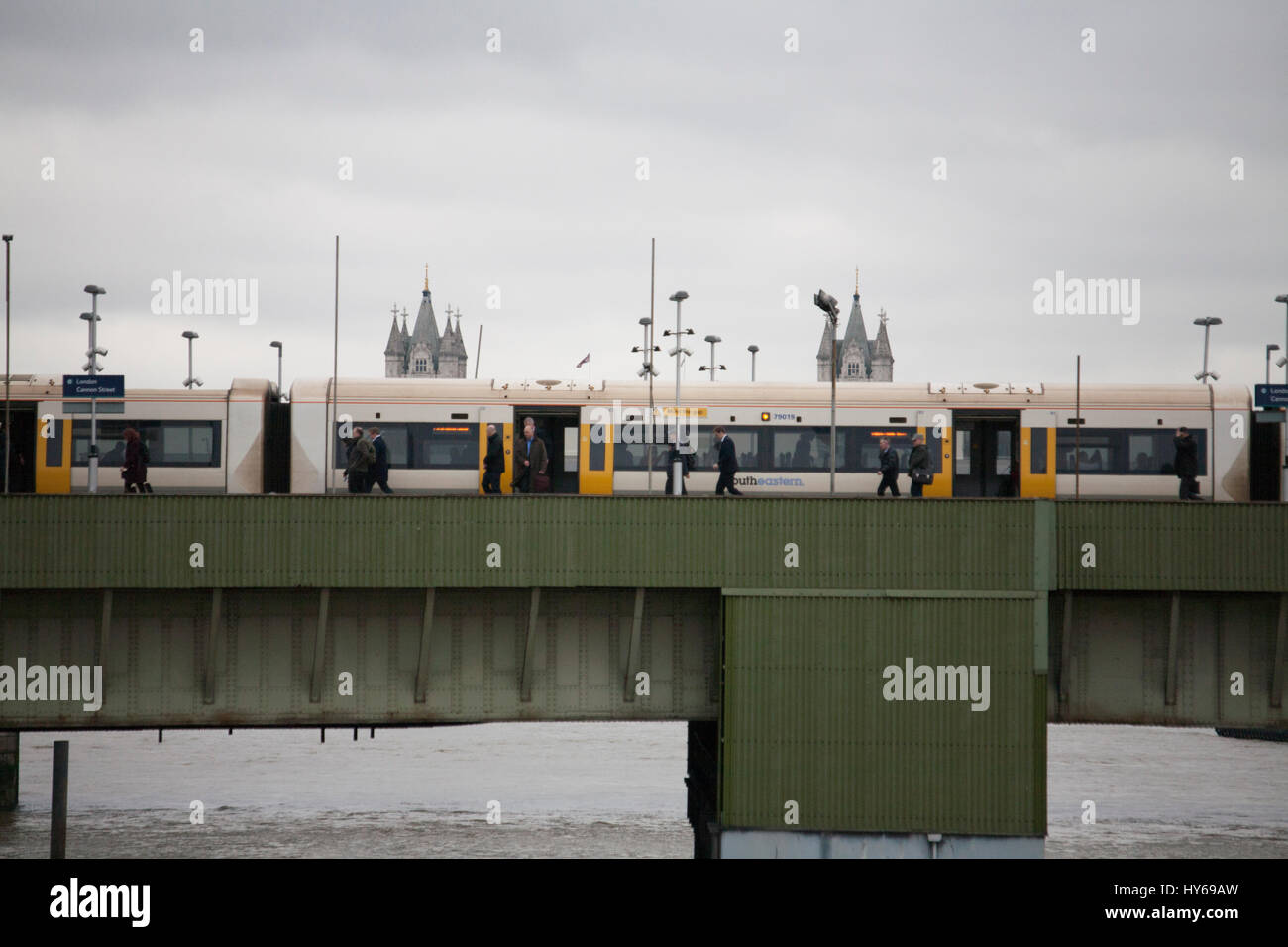 passengers getting off South Eastern train on Cannon Street rail bridge ...