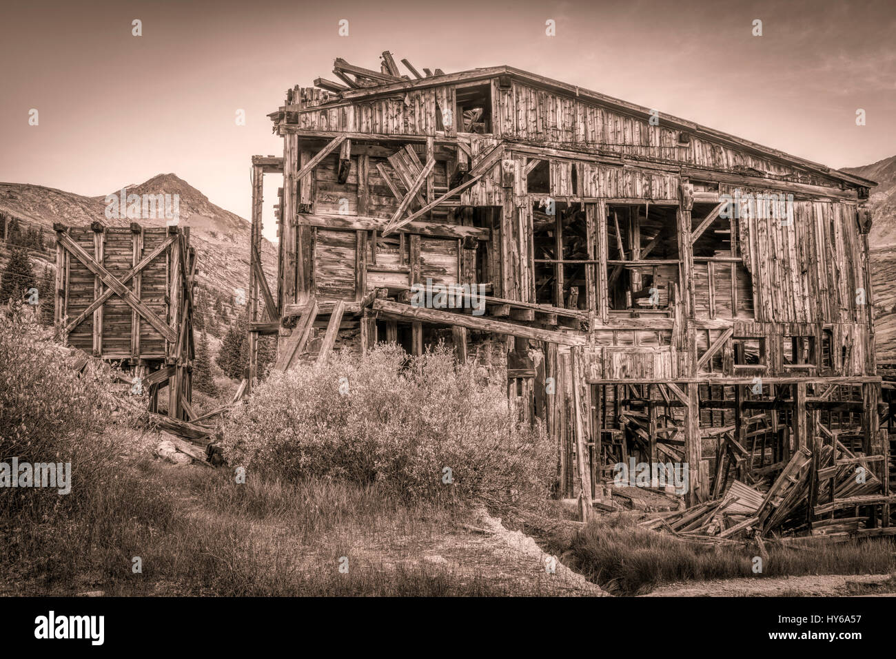 Old gold mining processing building hi-res stock photography and images ...