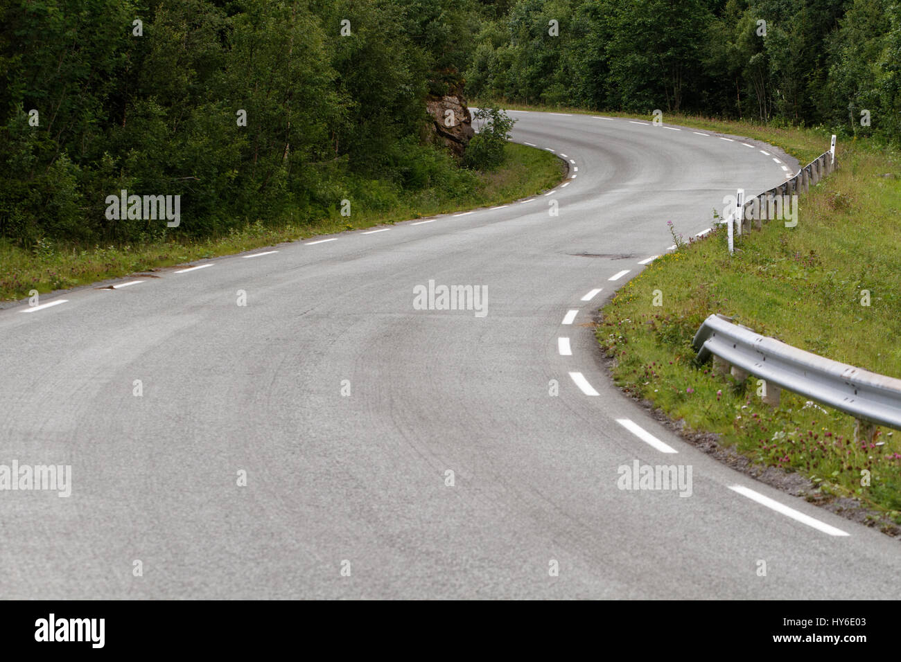 Bidirectional road hi-res stock photography and images - Alamy