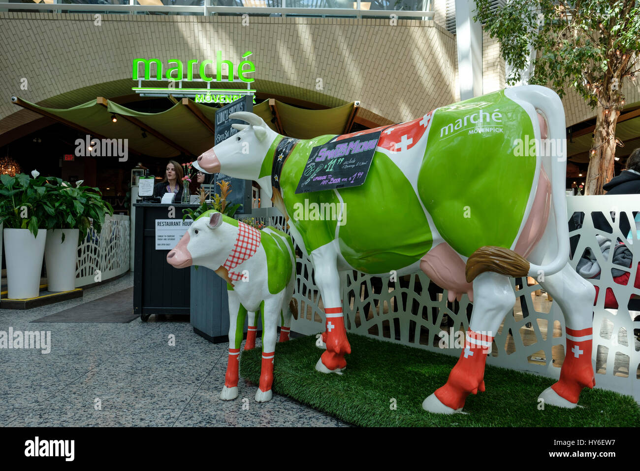 Cow statue restaurant High Resolution Stock Photography and Images - Alamy