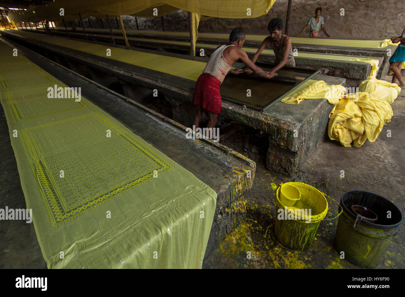 Saree dyeing and printing in Pali , Rajasthan Stock Photo - Alamy