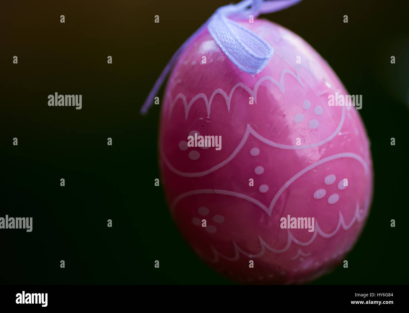 Pink decorative easter egg hi-res stock photography and images - Alamy