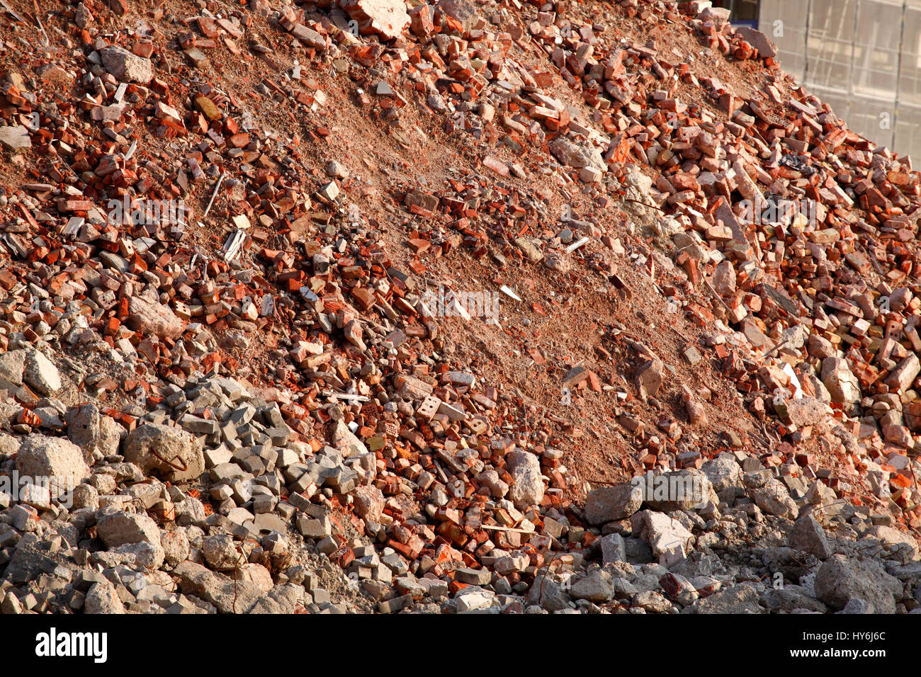 Rubble foundation hi-res stock photography and images - Alamy