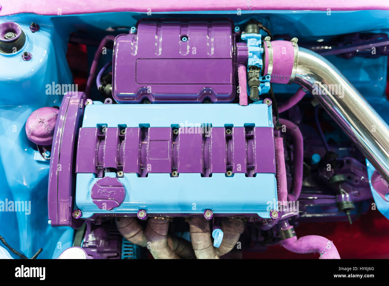 Purple metal car paint hi-res stock photography and images - Alamy
