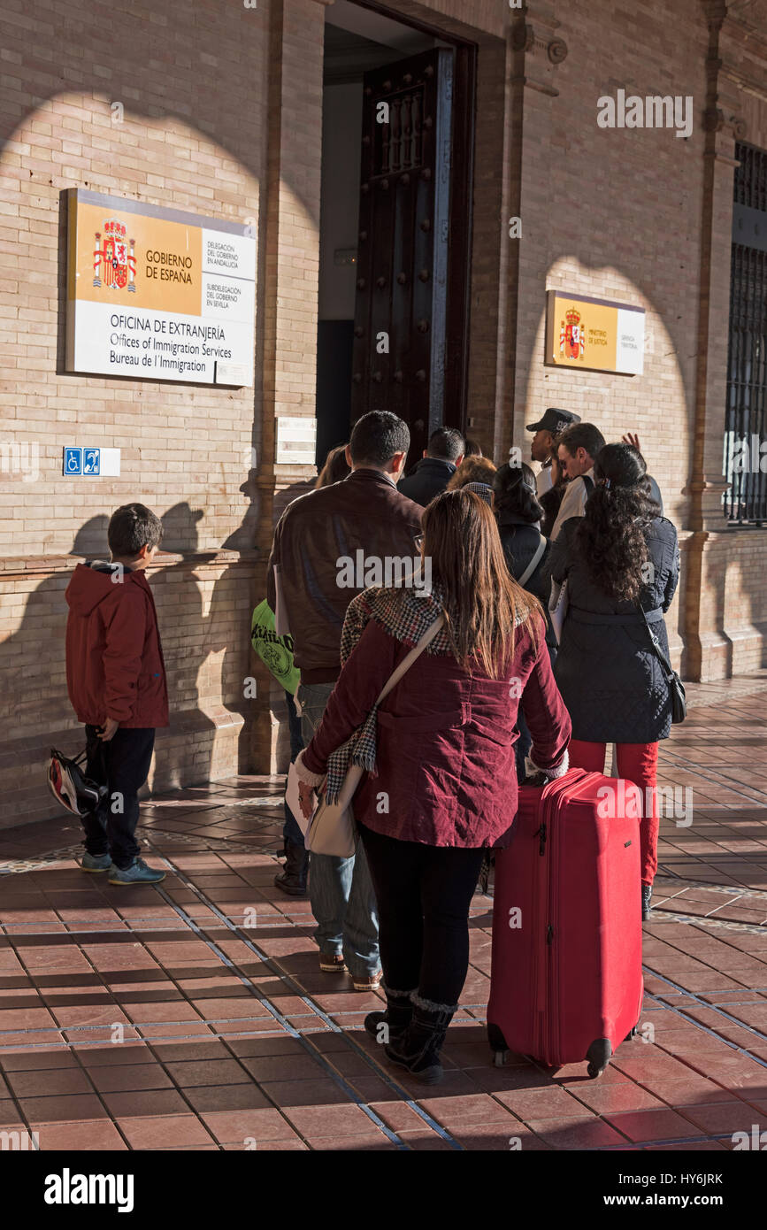 Immigration queue hi-res stock photography and images - Alamy