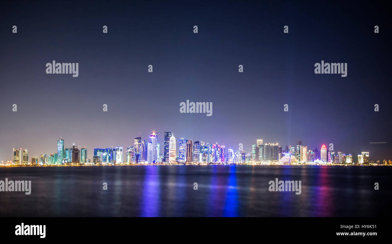 Doha skyscrapers skyline night qatar hi-res stock photography and ...