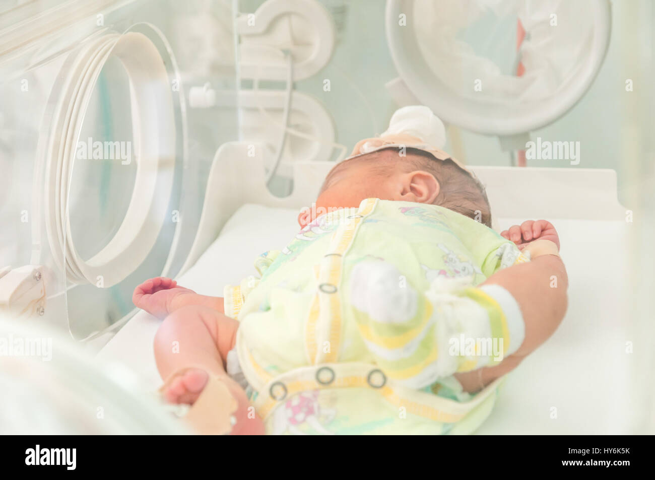 Infant in icu hi-res stock photography and images - Alamy