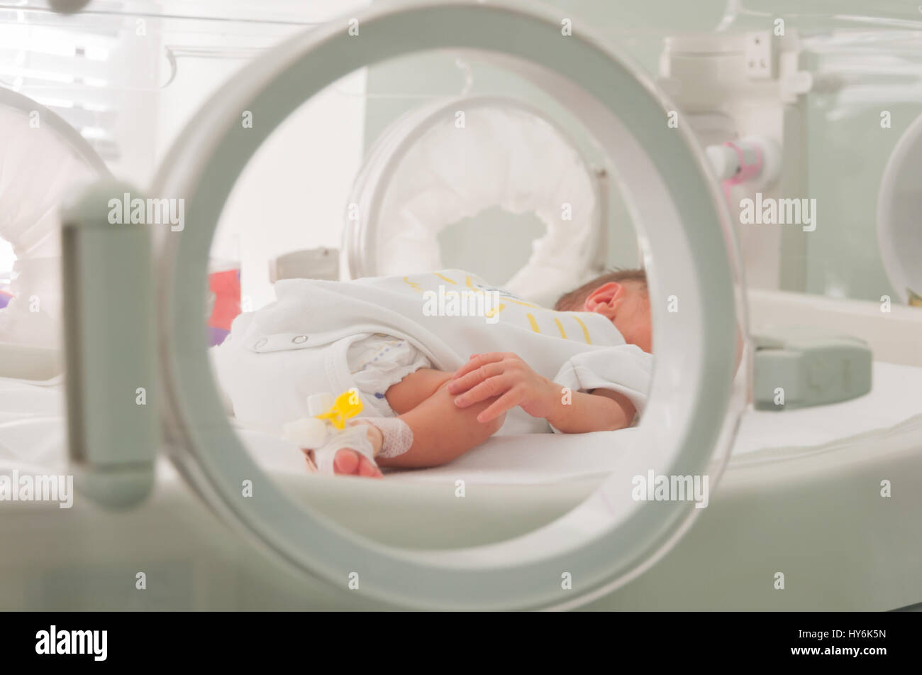 Newborn baby in hospital Stock Photo - Alamy