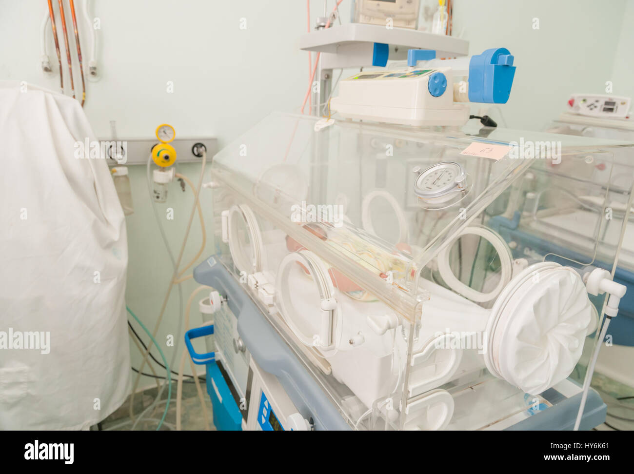 Premature baby in incubator in hospital hi-res stock photography and ...