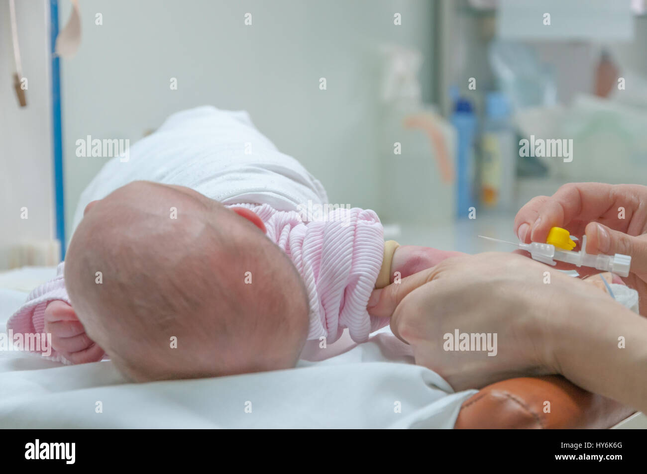 Doctor making drainage for newborn baby Stock Photo - Alamy
