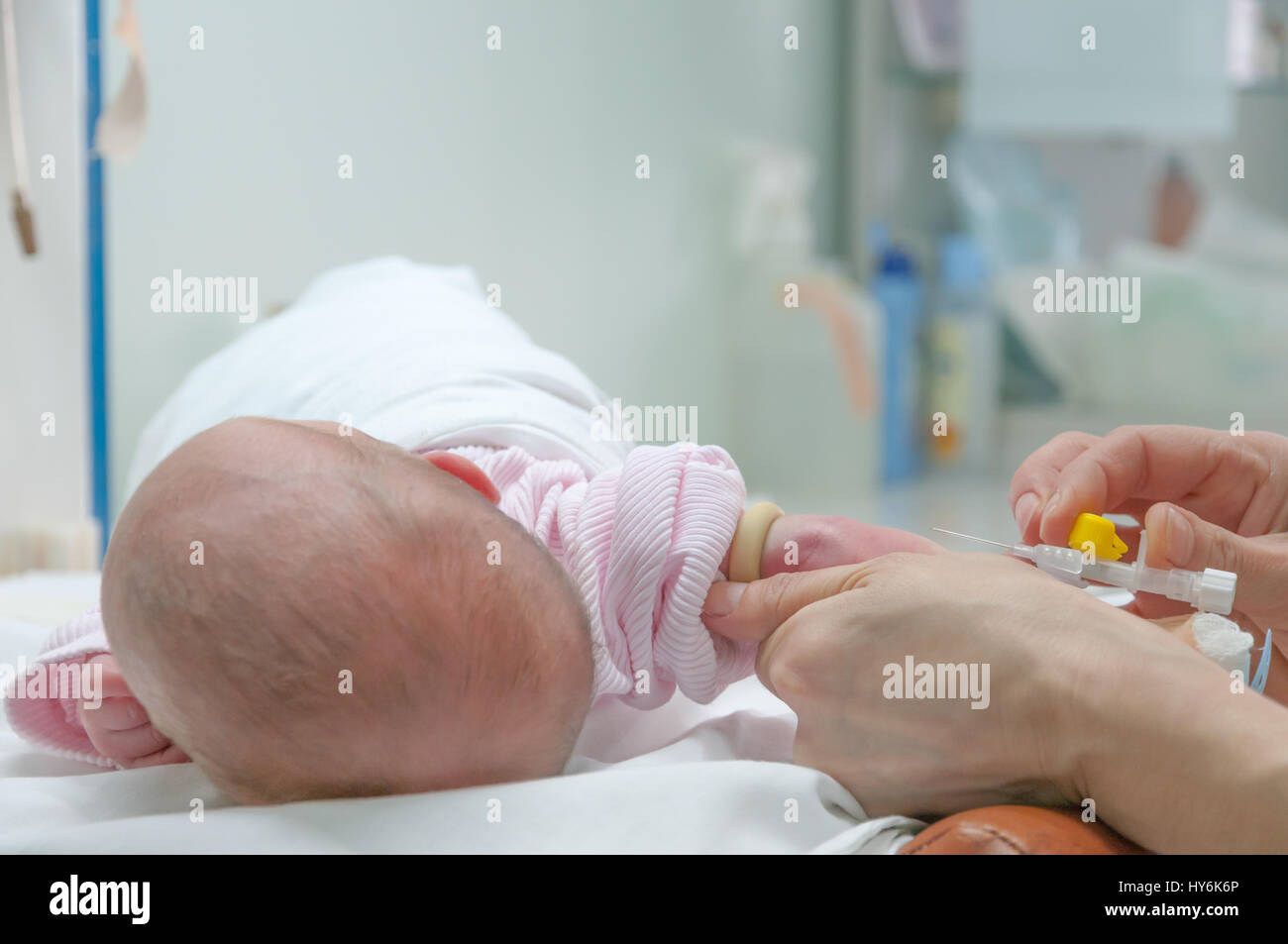 Doctor making drainage for newborn baby Stock Photo - Alamy
