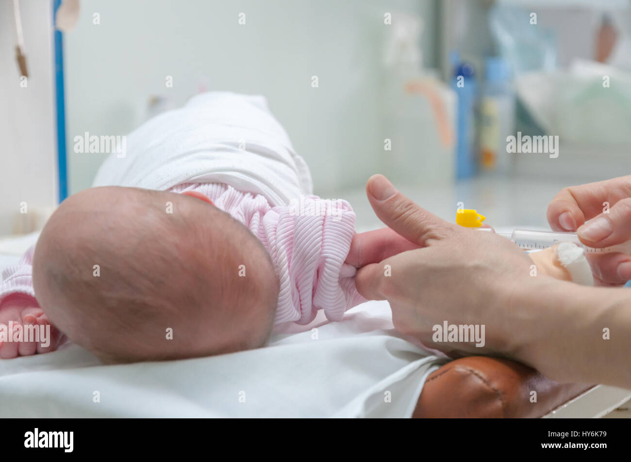 Doctor making drainage for newborn baby Stock Photo - Alamy