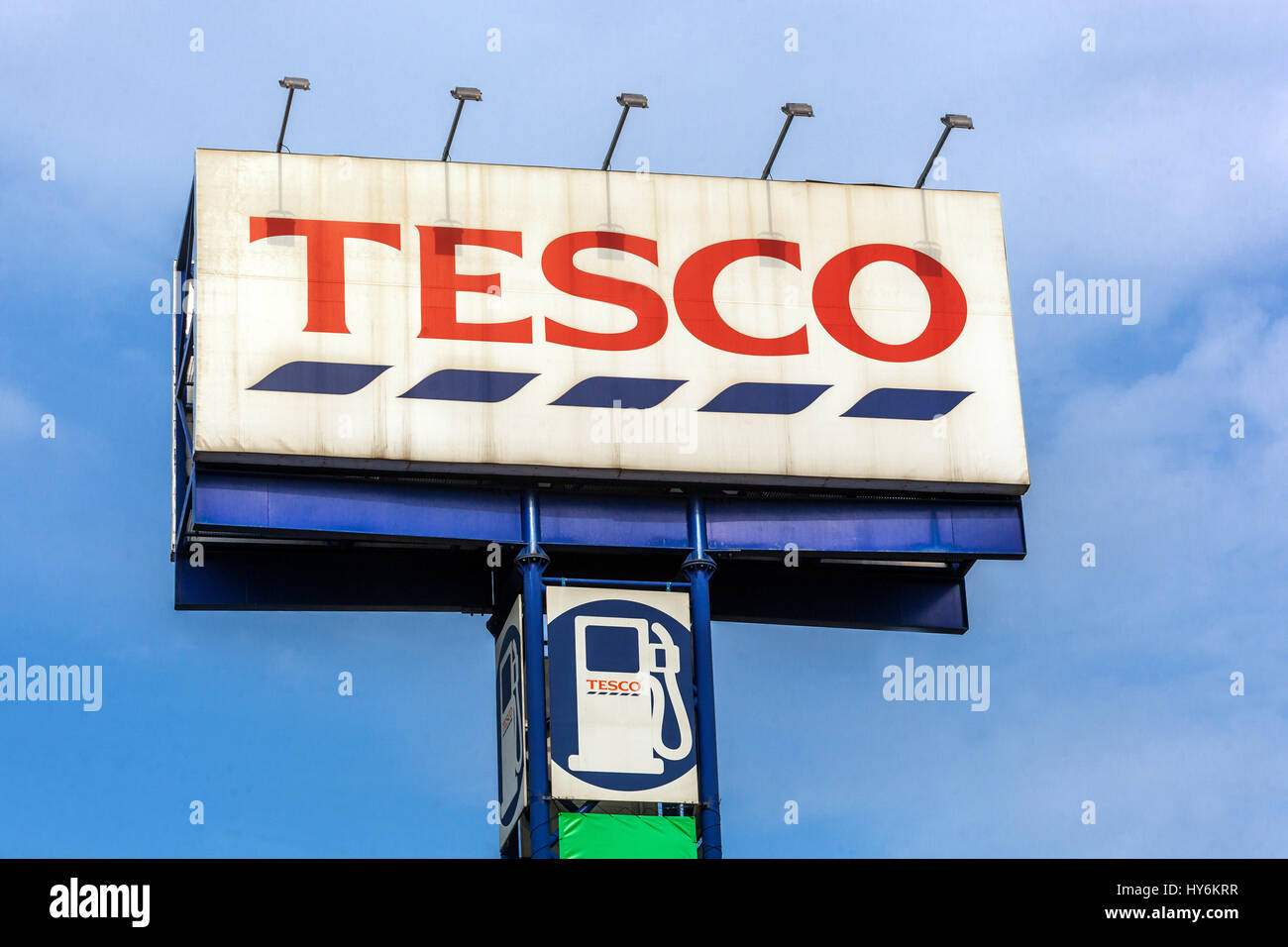 Tesco logo hi-res stock photography and images - Alamy