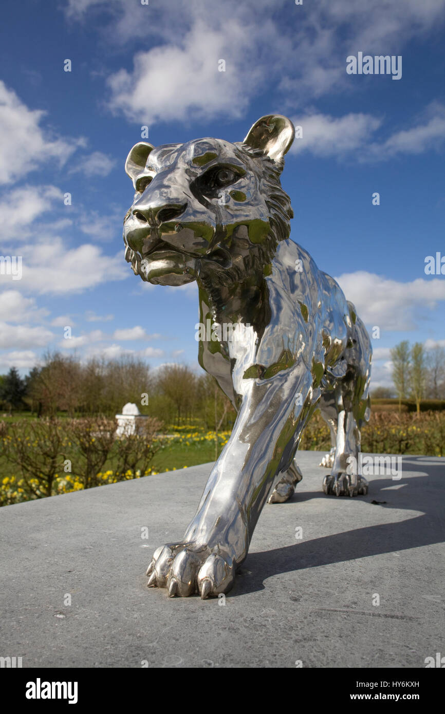 Silver monuments hi-res stock photography and images - Alamy