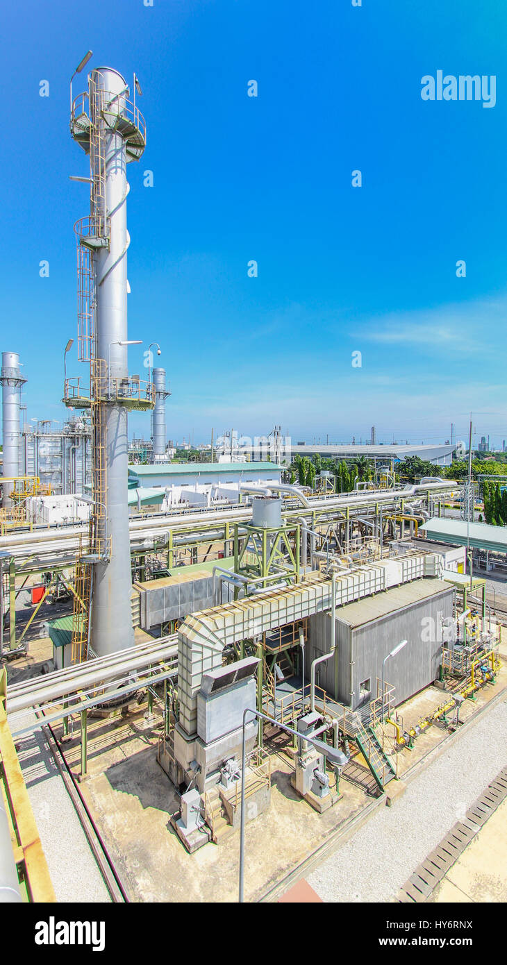 Natural gas plant and pipelines hi-res stock photography and images - Alamy