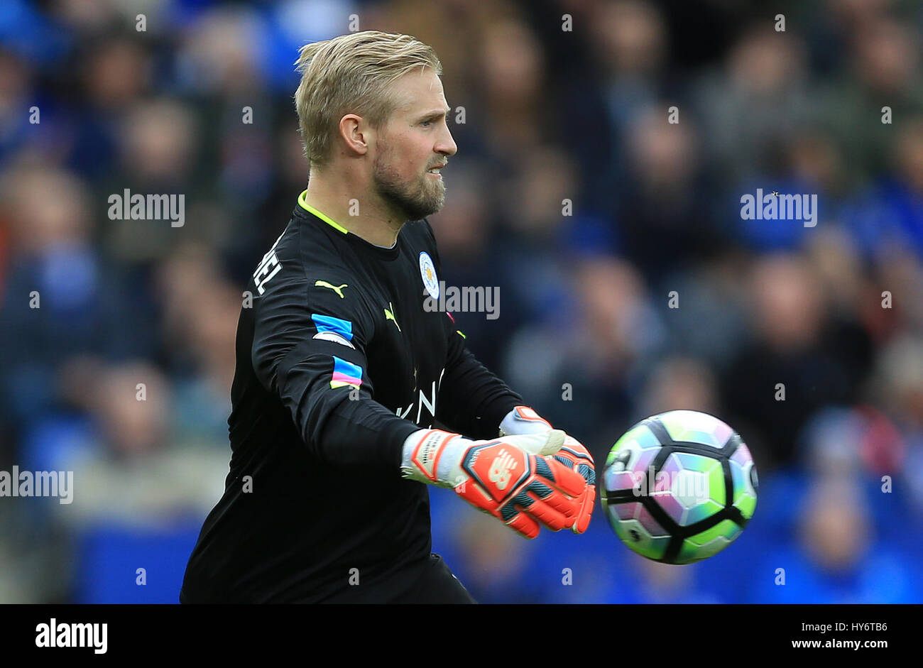 Leicester city goalkeeper schmeichelduring premier league match king ...