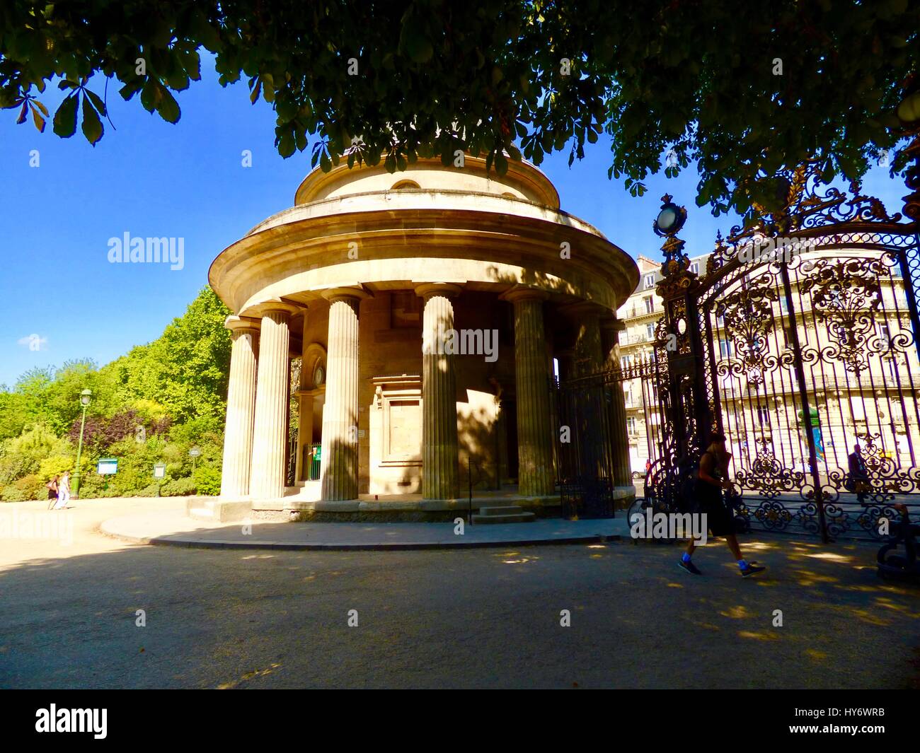 Rotunda, Parc Monceau, Paris, France Stock Photo - Alamy