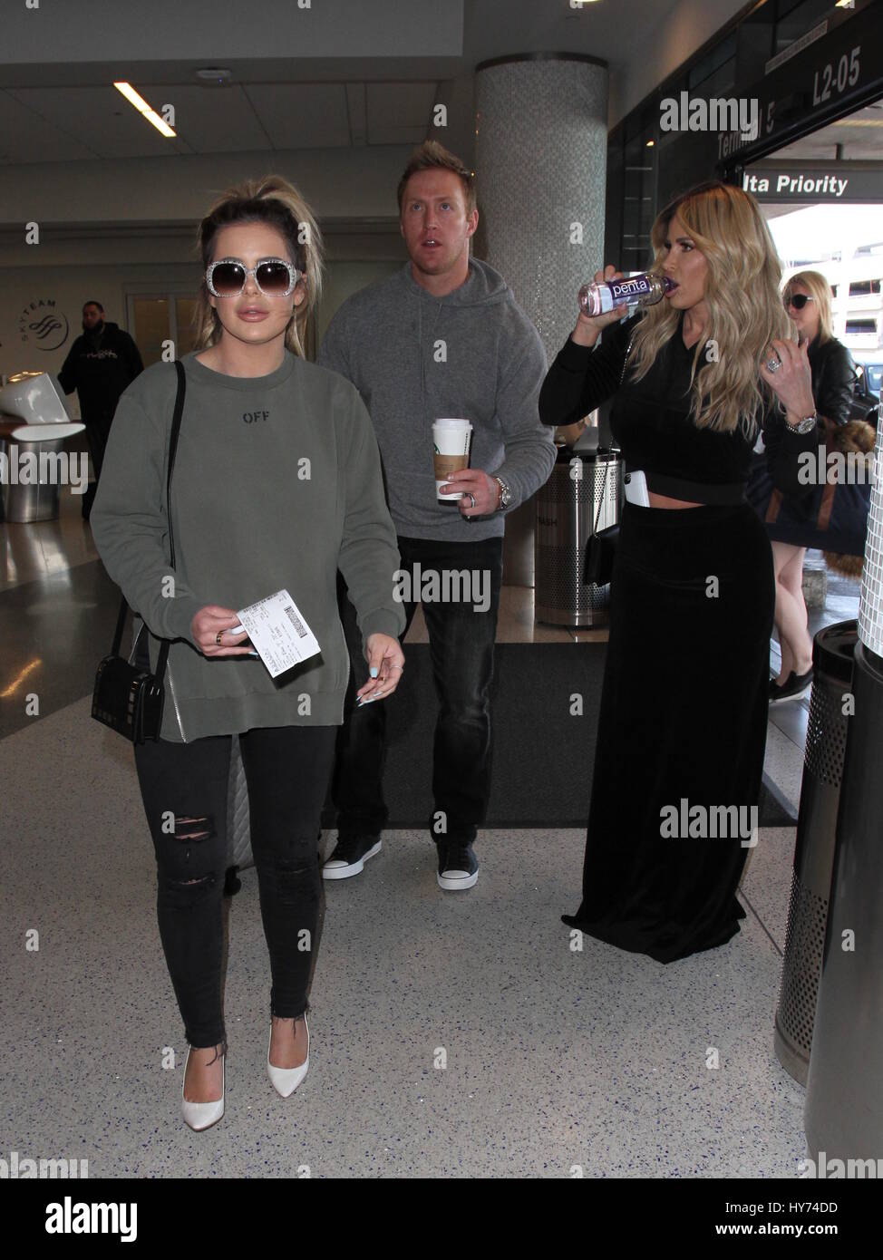 Kim Zolciak arrives at Los Angeles International (LAX) Airport with her ...