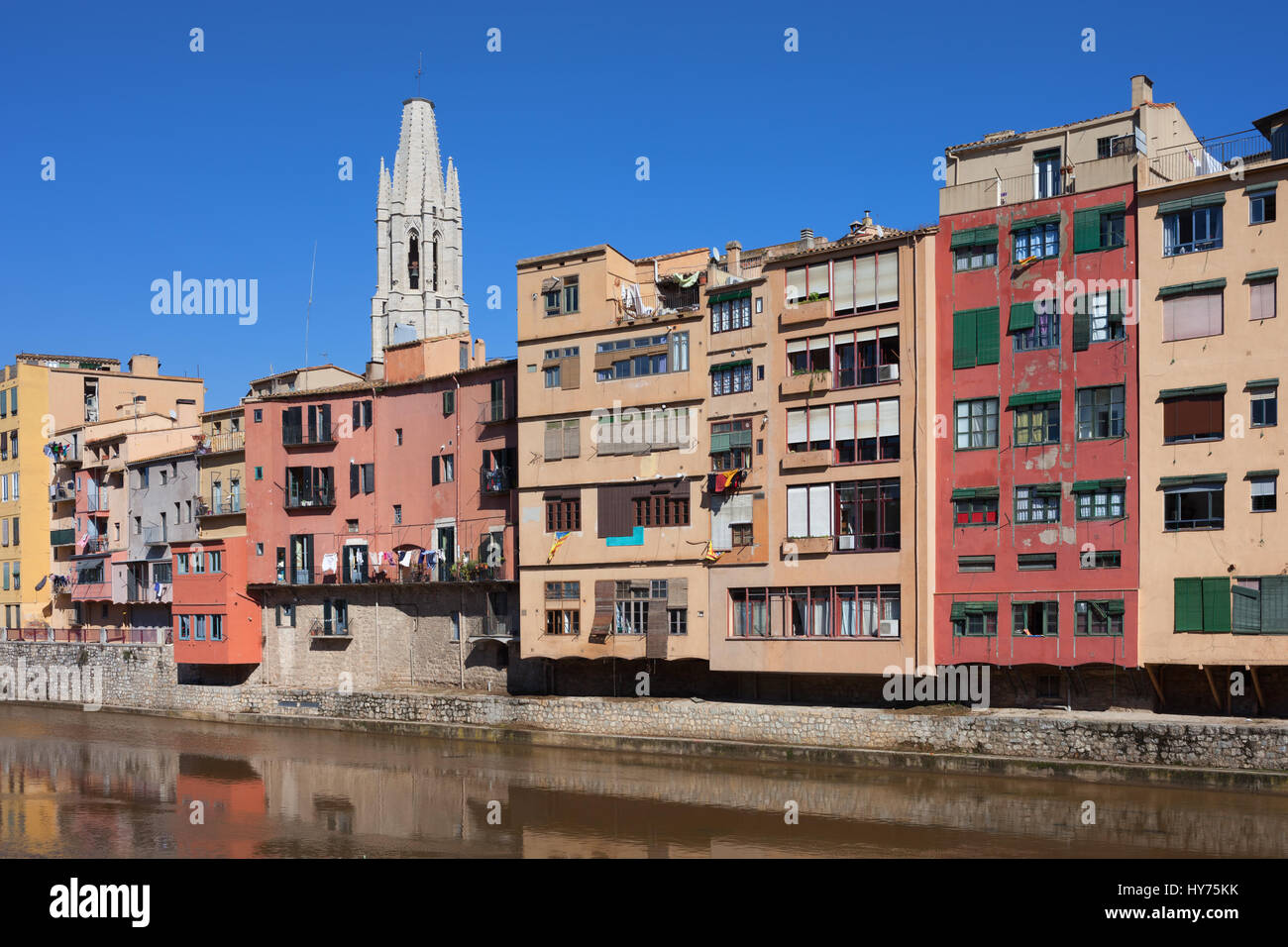 Riverside houses in Girona city Old Quarter (Barri Vell), Catalonia ...