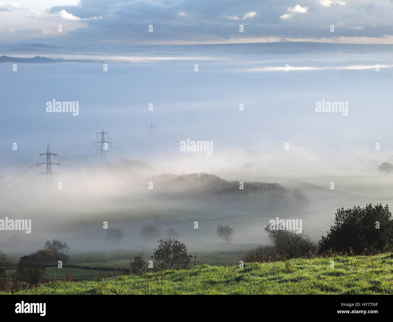 Pylons uk mist hi-res stock photography and images - Alamy