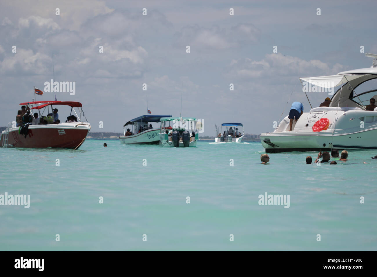 Boats and people in Caribbean sea Stock Photo - Alamy