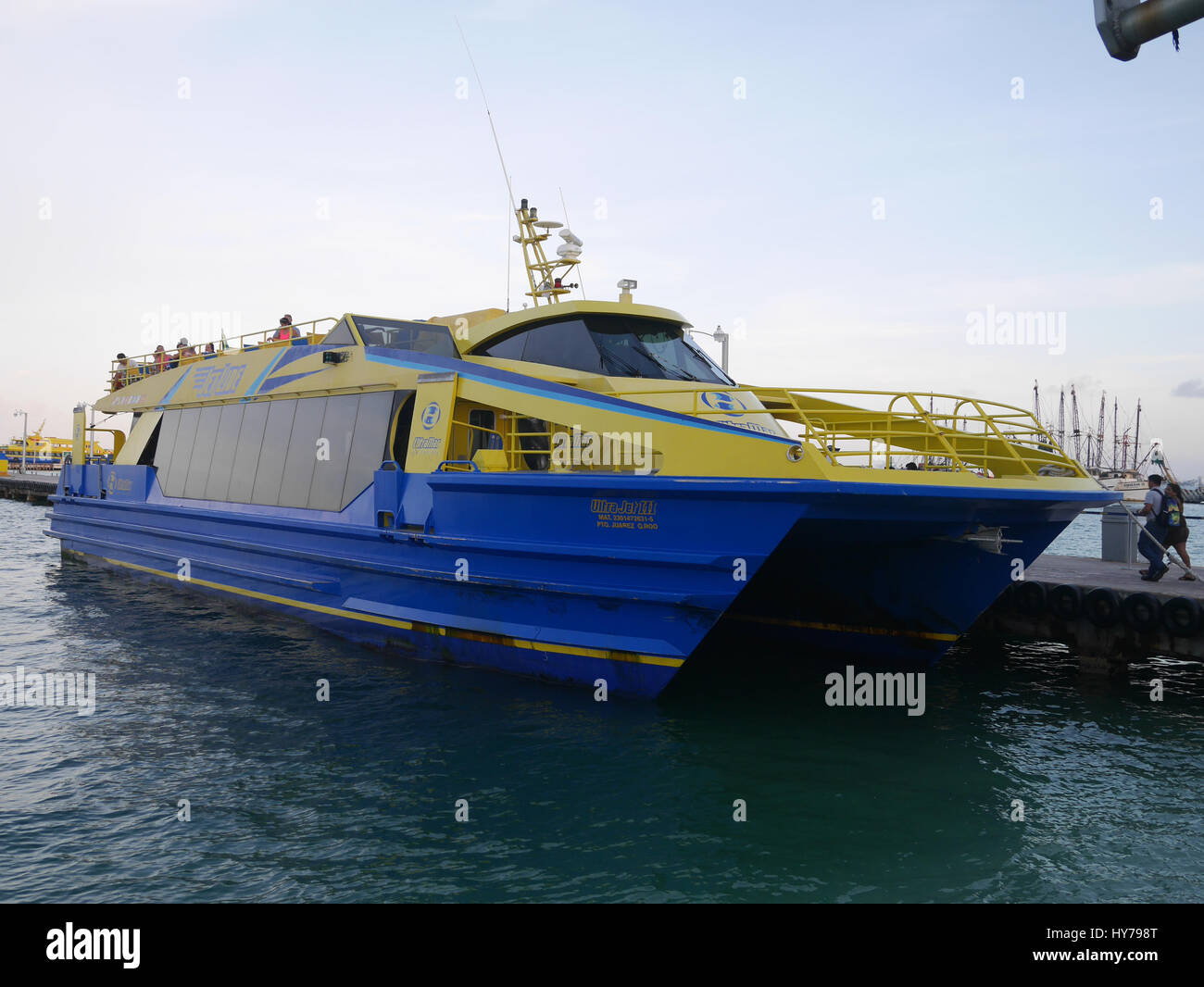 Speed boat ferry to transport passengers Stock Photo - Alamy