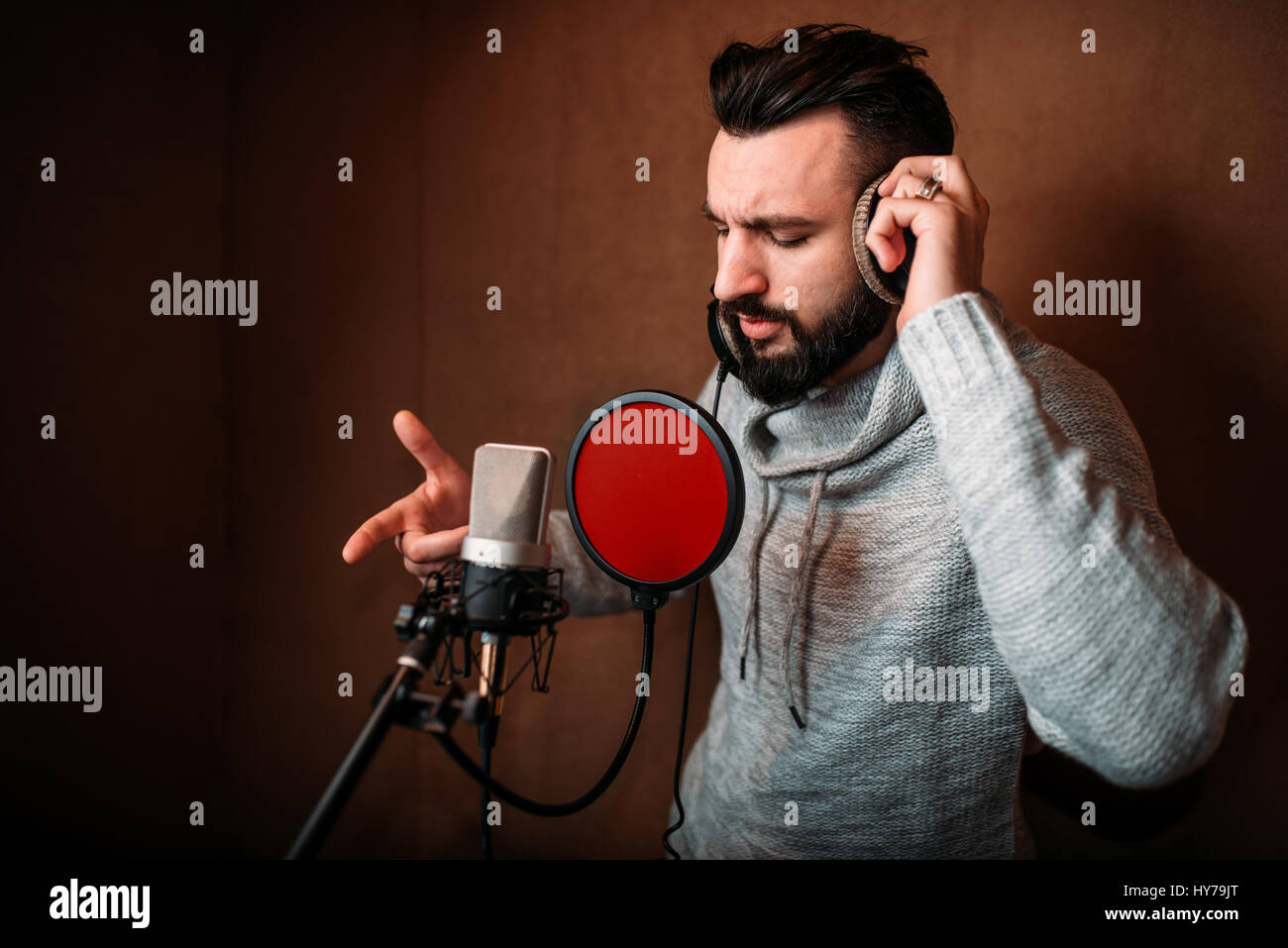 Focused singer hi-res stock photography and images - Alamy