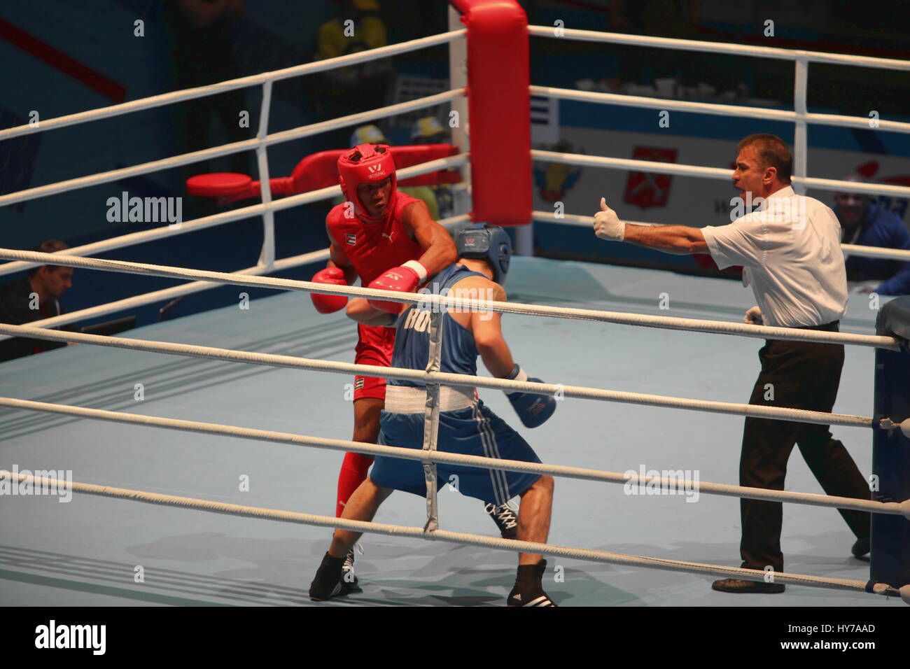Boxing referee hi-res stock photography and images - Alamy