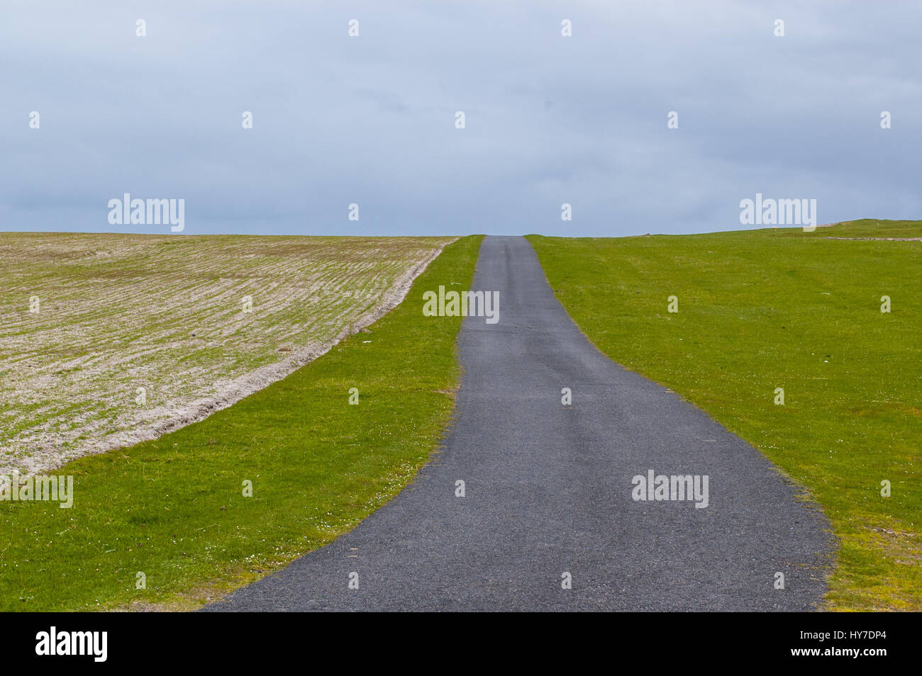 Empty countryside hi-res stock photography and images - Alamy