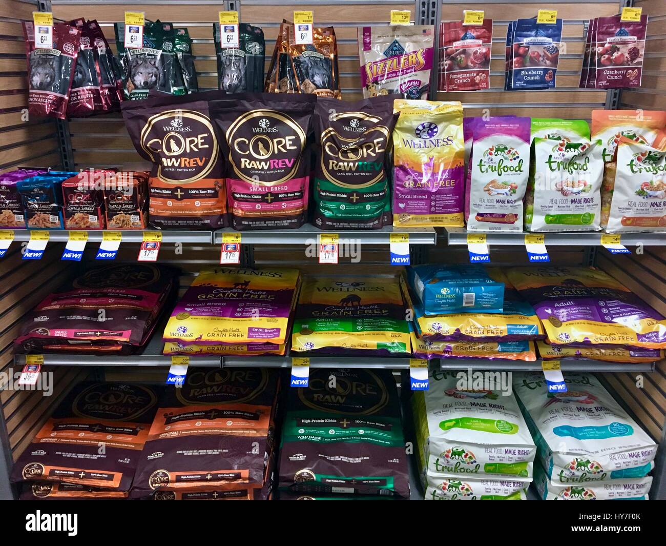 Dog food at pet store Stock Photo - Alamy