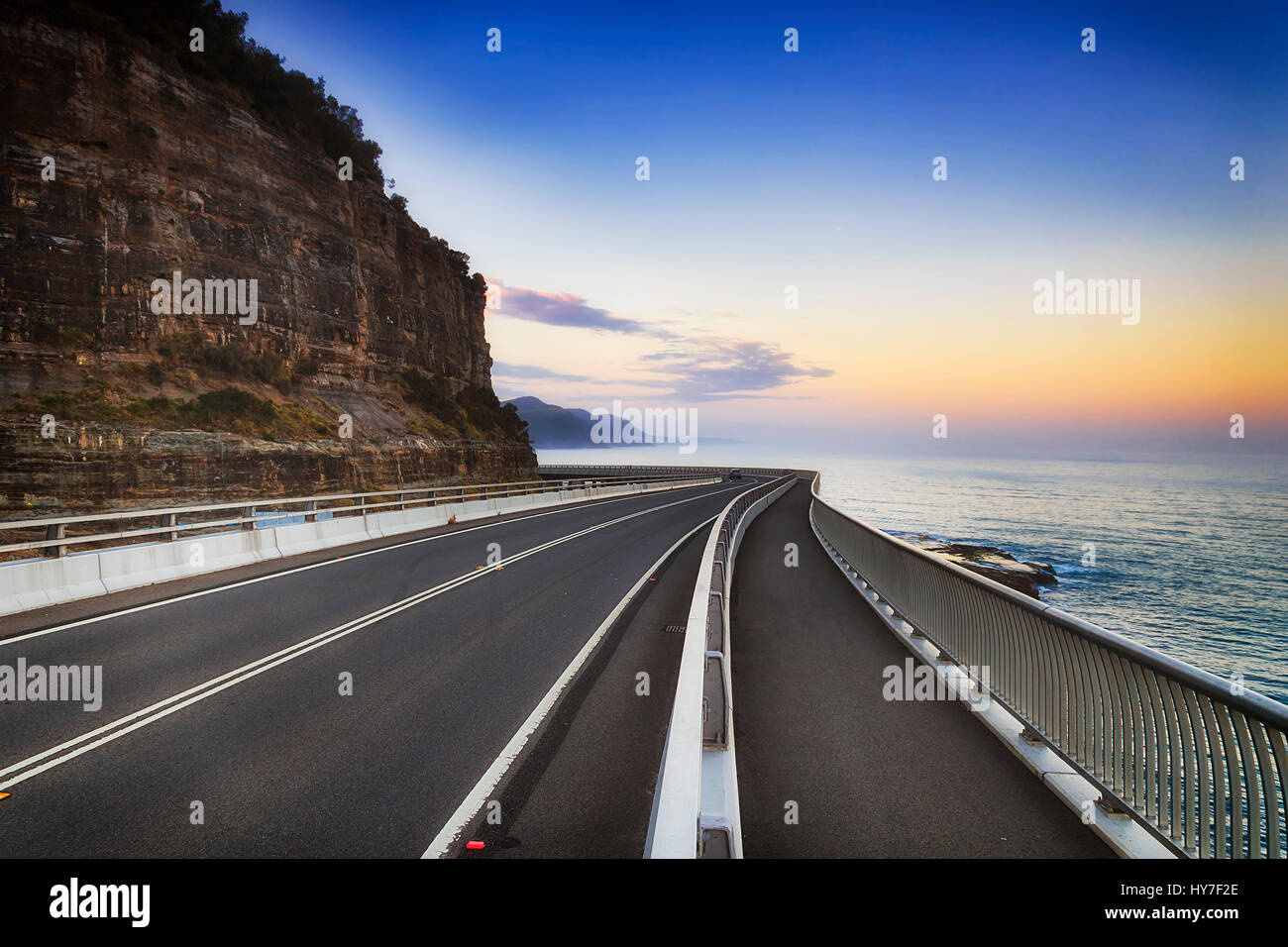 Sea cliff bridge around clifton cliff on Grand Pacific Drive in NSW ...