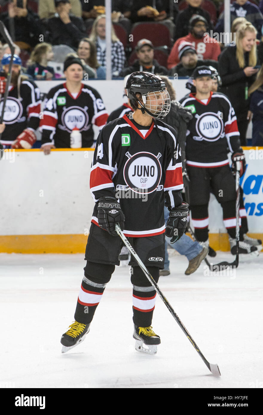 Ottawa, Canada. 31st Mar, 2017. Rockstars take on NHL alumni in the ...