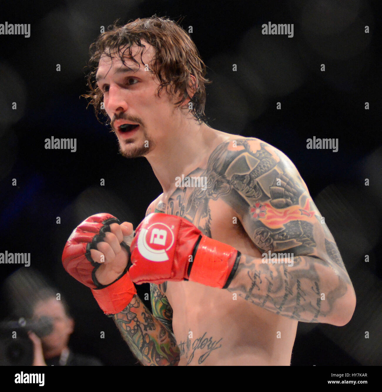 Rosemont, Illinois, USA. 31st Mar, 2017. Tom Shoaff (red tape) in ...