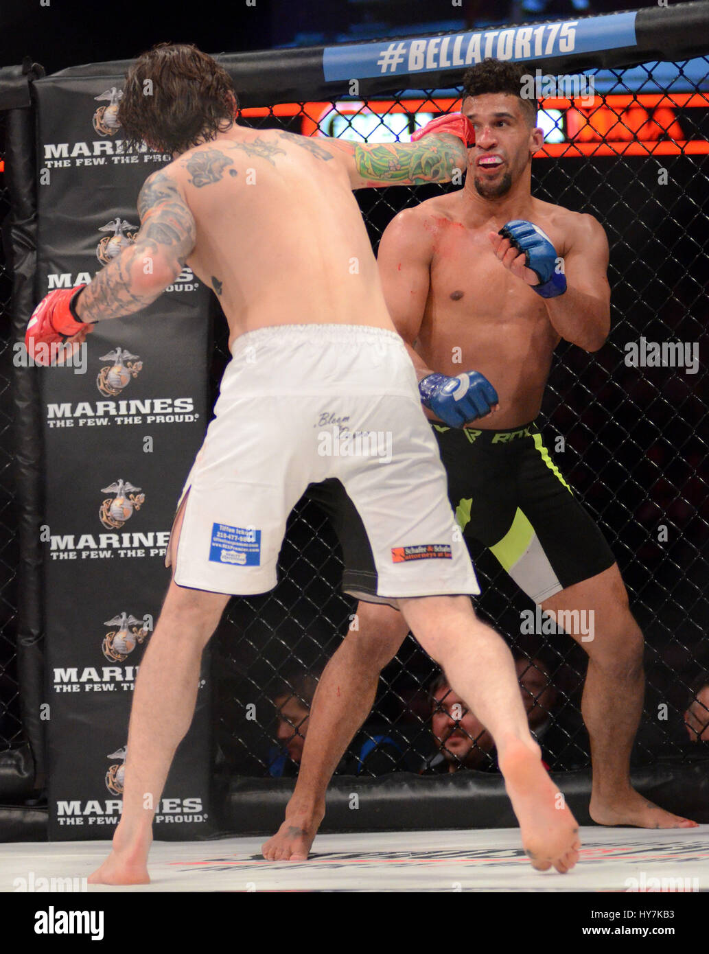 Rosemont, Illinois, USA. 31st Mar, 2017. Tom Shoaff (red tape) and ...