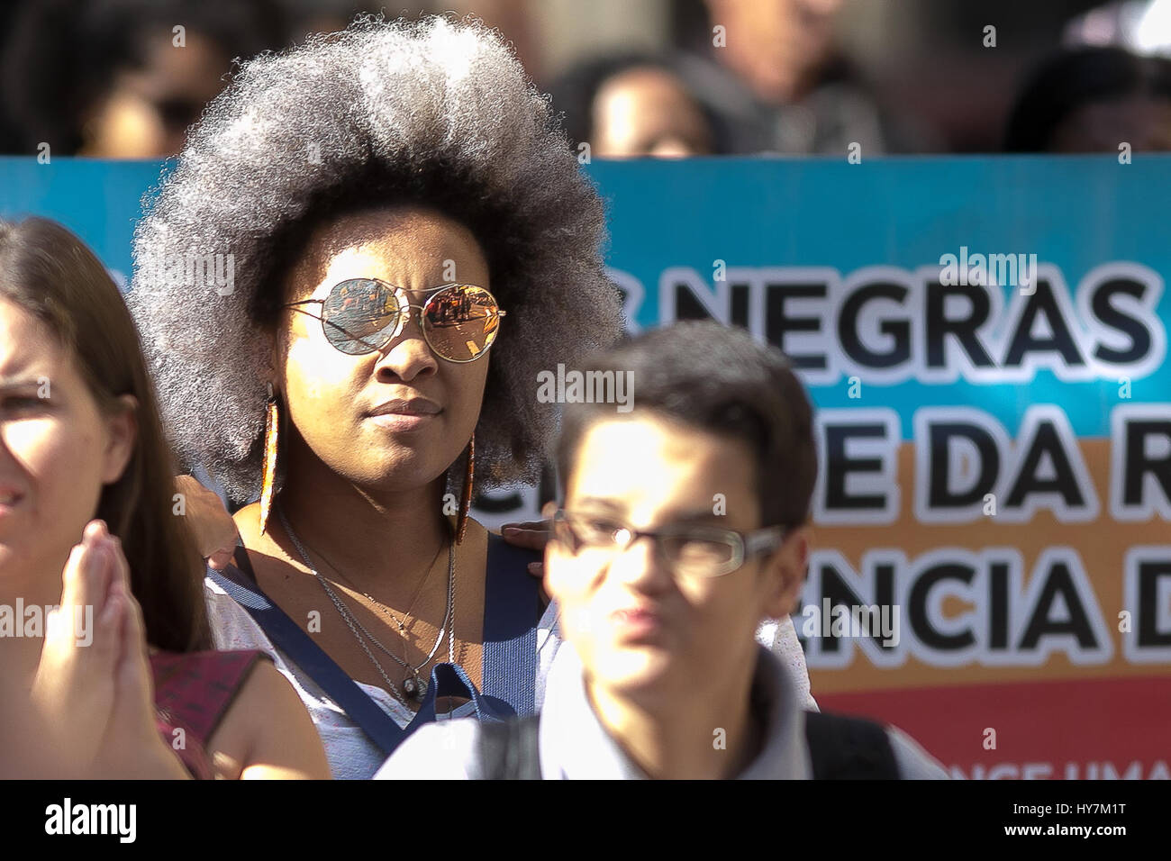 Sao Paulo, Brazil. 1st Apr, 2017. a black matrix girl attends the ...