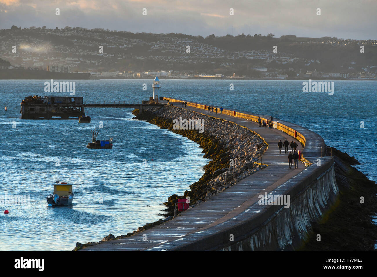South wind clearing weather hi-res stock photography and images - Alamy