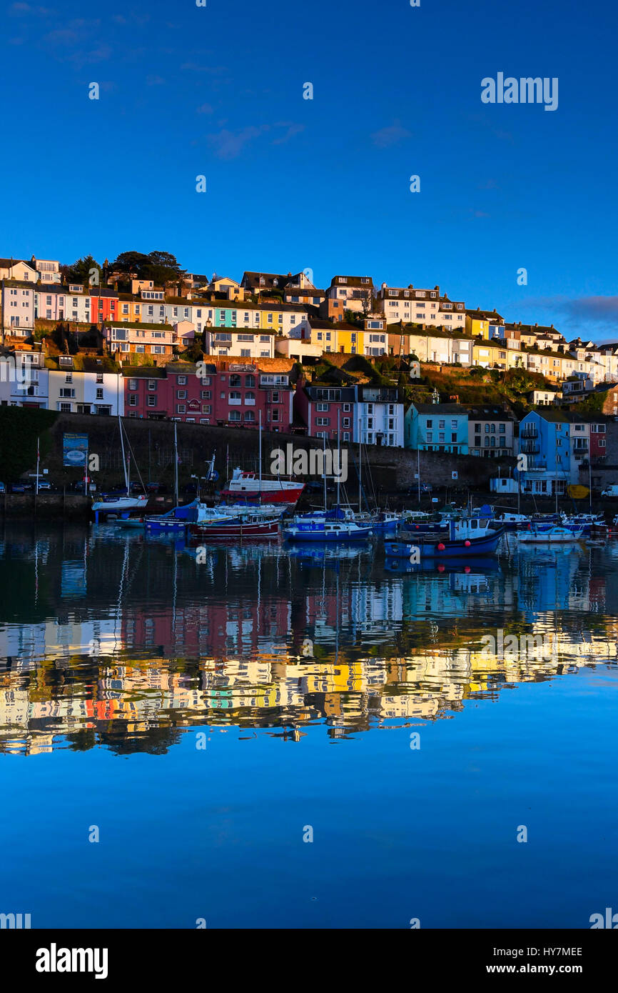 Brixham, Devon, UK. 1st April 2017. UK Weather. The last rays of ...