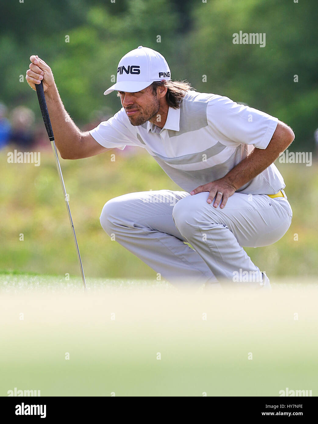 Humble, Texas, USA. 1st Apr, 2017. Aaron Baddeley sizes up a putt on ...