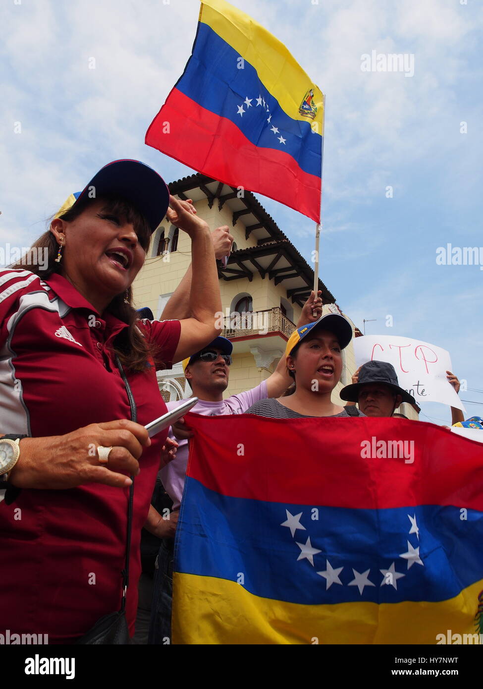 Lima, Peru. 1st April, 2017. Dozens of Venezuelans, resident in Peru ...