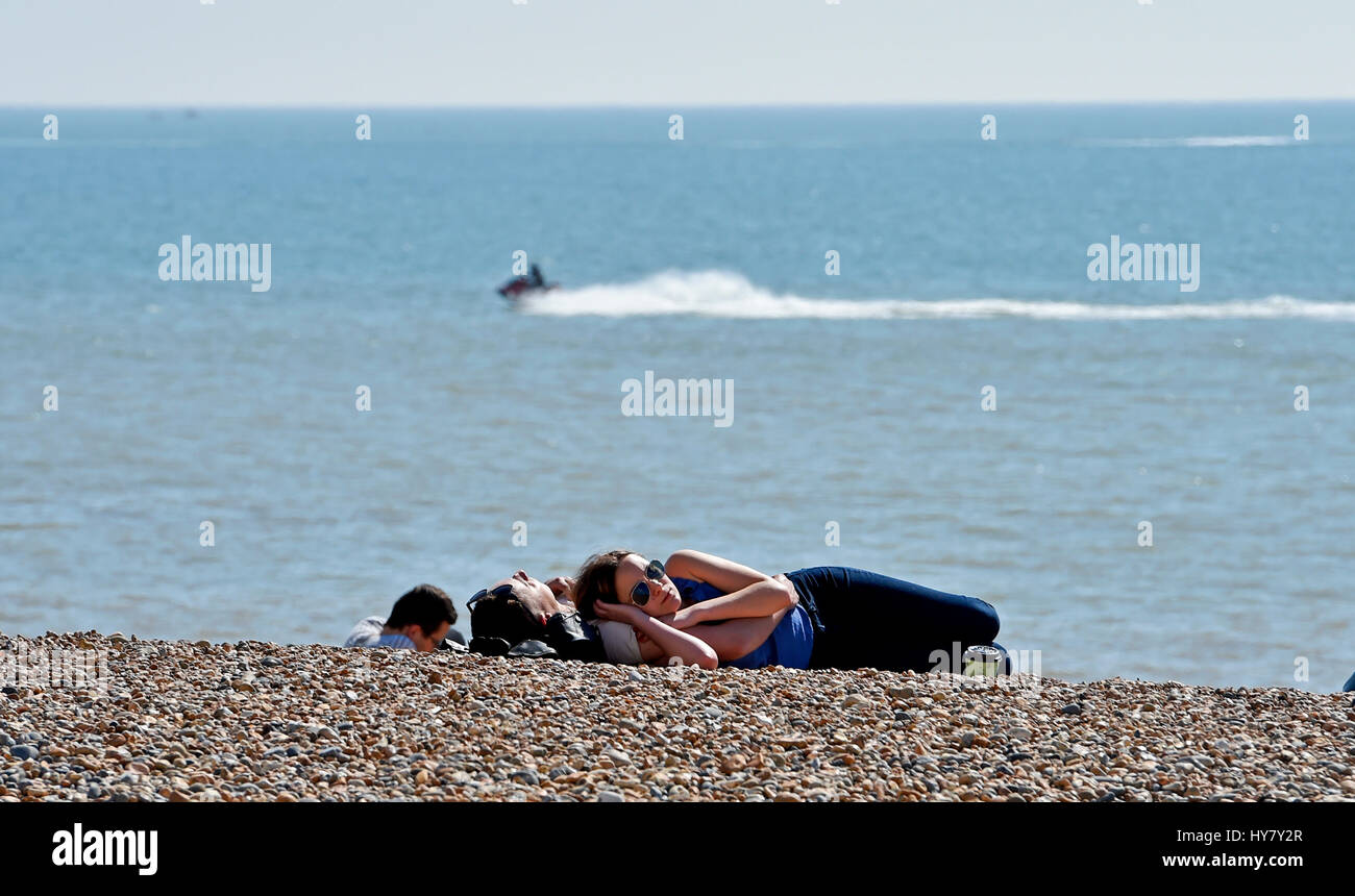 Brighton, UK. 2nd Apr, 2017. Visitors enjoy the sunshine on Brighton ...