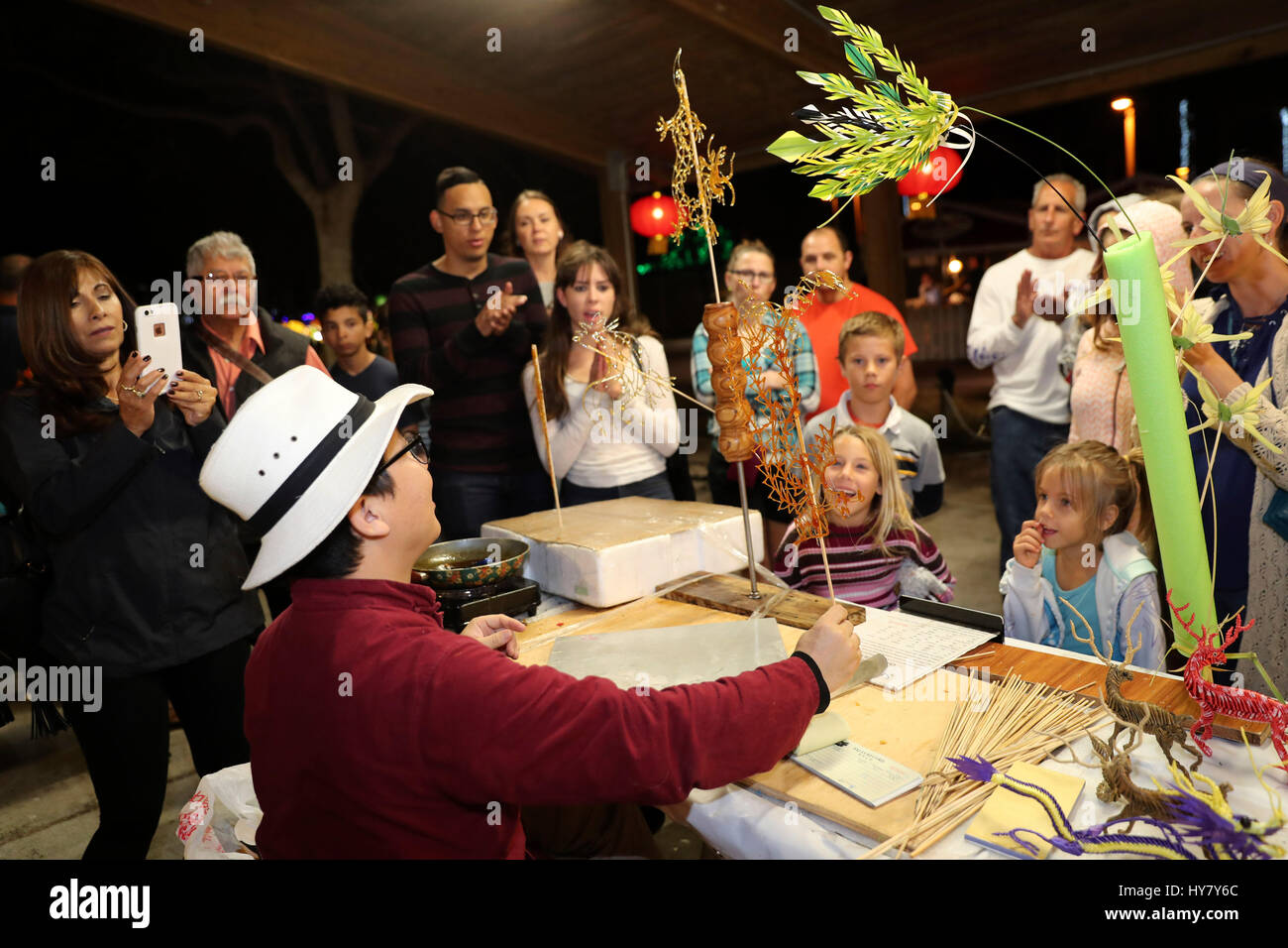 Boca Raton, USA. 24th Mar, 2017. Li Jun, a Chinese sugar drawing ...