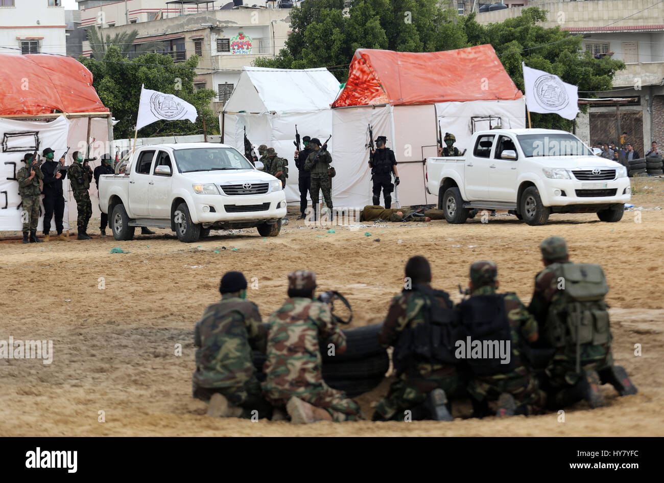 Gaza City, The Gaza Strip, Palestine. 2nd Apr, 2017. Gazans high-school ...