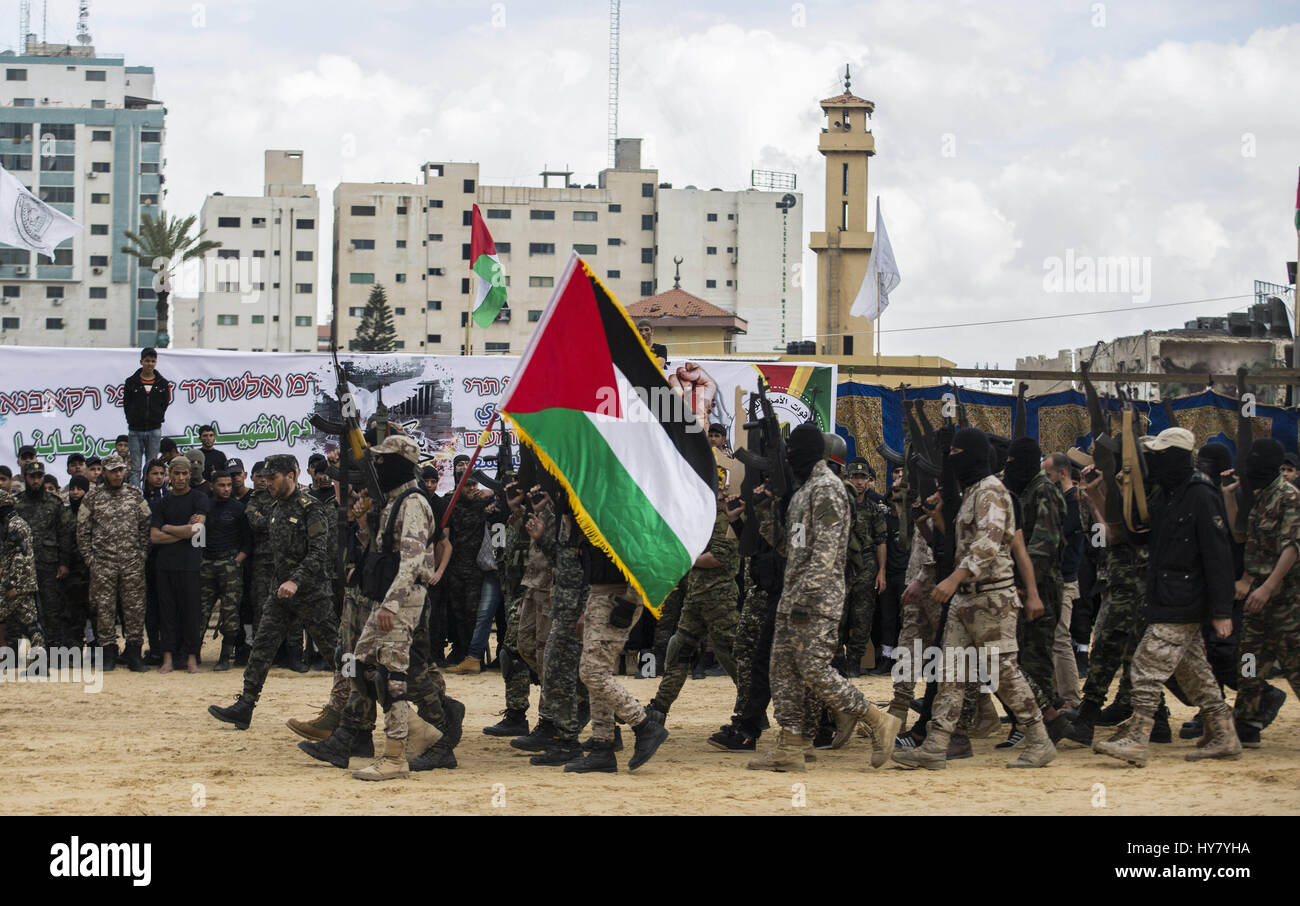 Gaza City, The Gaza Strip, Palestine. 2nd Apr, 2017. Gazans high-school ...