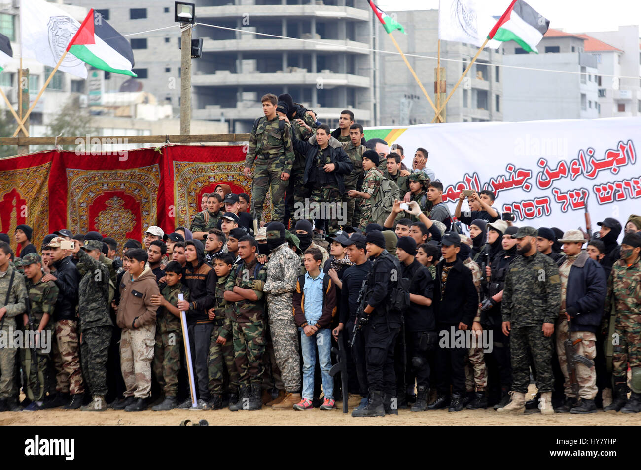 Gaza City, The Gaza Strip, Palestine. 2nd Apr, 2017. Gazans high-school ...