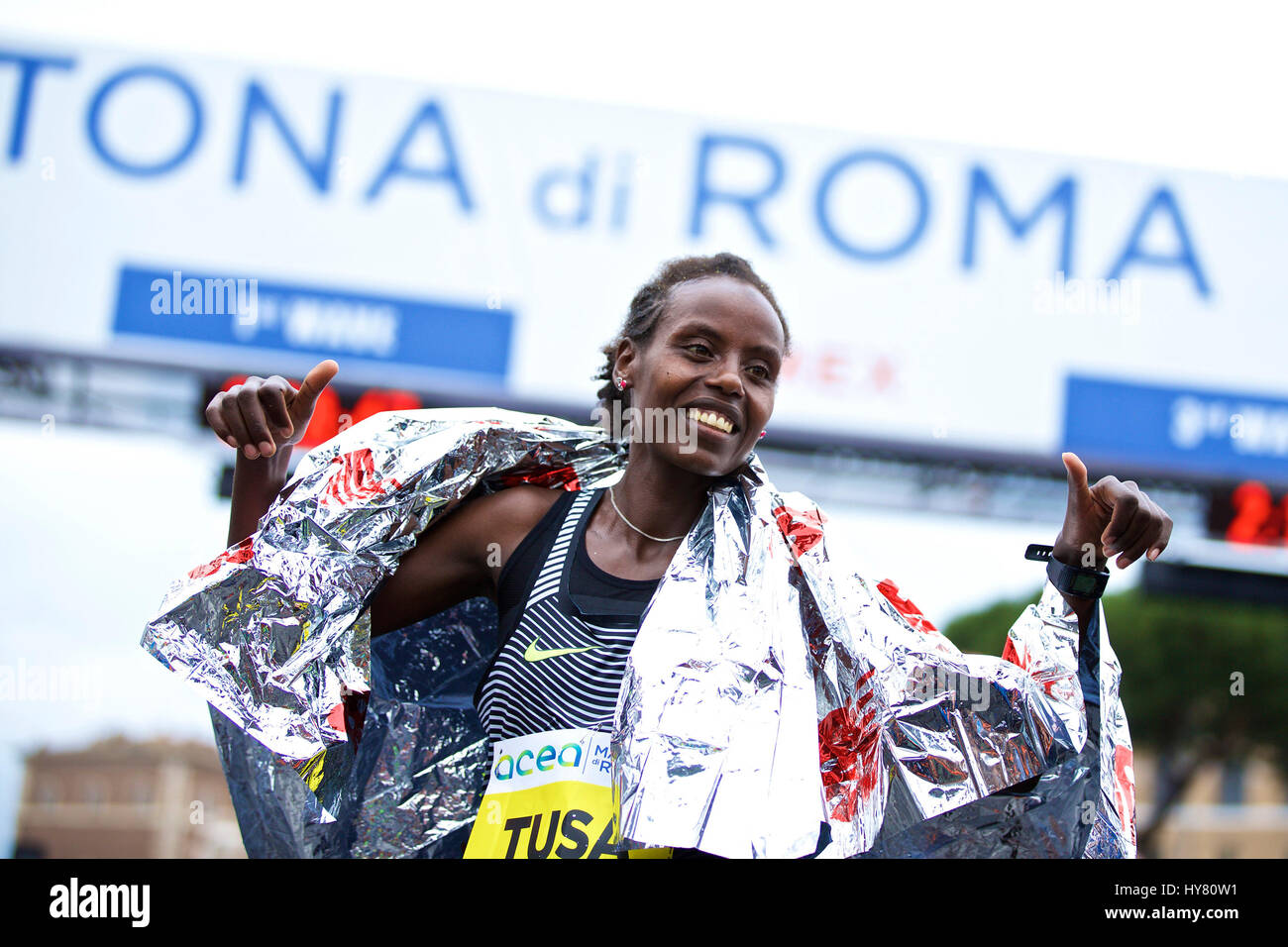 (170402) -- ROME, April 2, 2017 (Xinhua) -- Ethiopian athlete Chota ...